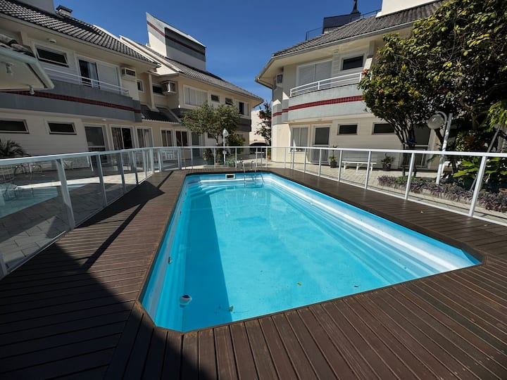 Casa 3 Dorm. Em Condomínio Pertinho Do Mar. - Florianópolis