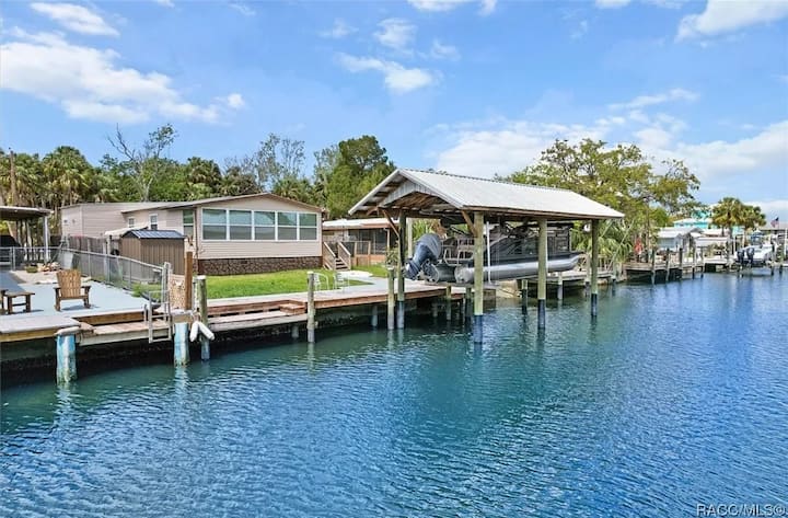 Mullet Manor @ Crystal River Fl - Crystal River, FL
