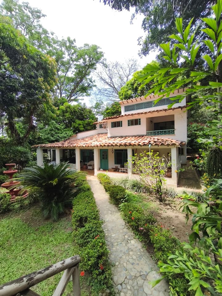 Finca Con Piscina Rodeada De Naturaleza - San Jerónimo