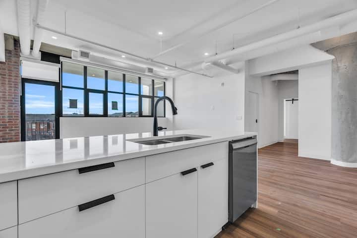 Beautiful Newly Built Condo - Downtown - Guelph