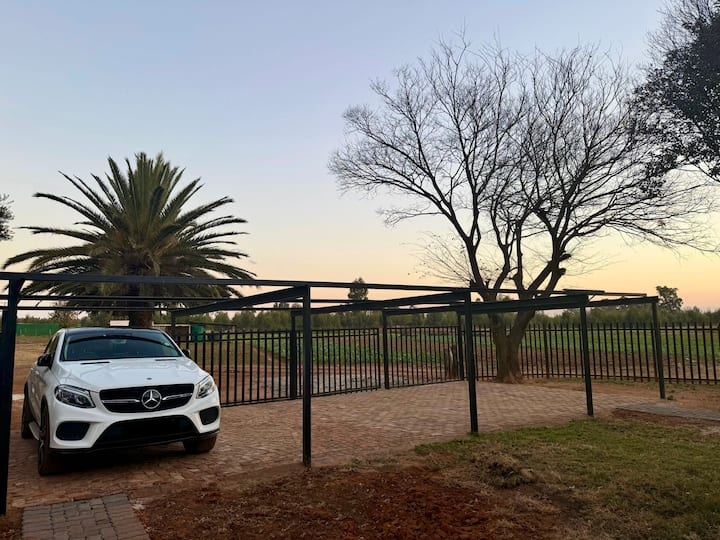 Country Farm House - Delmas