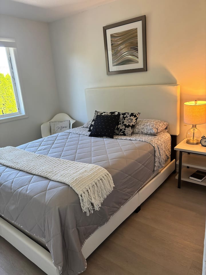 Cozy & Clean Bedroom • Private Bath • Free Parking - Hillsboro, OR