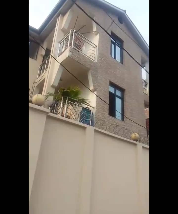 Appart Avec 2 Ch, Salon, Cuisine Et Salle De Dche - Kinshasa