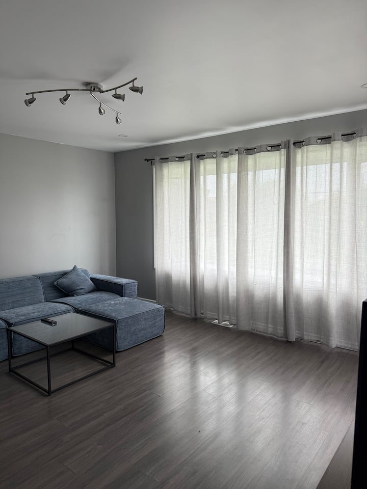 Spacious 4br Entire House · Family & Group Stay - Thompson