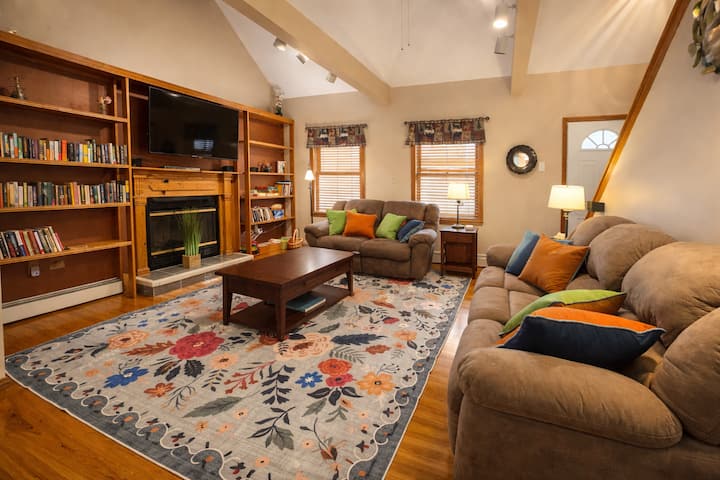 Spacious 4br, Walk To Village & Lake - Lake George, NY