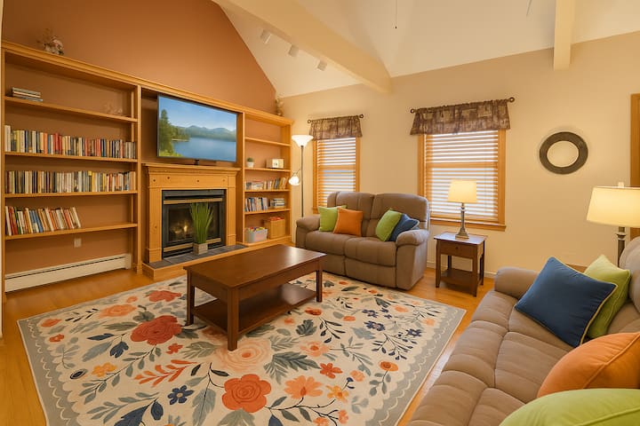 *New* Large 4br, 3ba Home. Walk To The Lake! - Lake George, NY