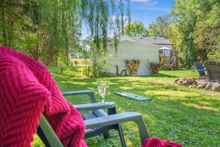 Private Yard/ Patio / Fire Pit / Open Flr Plan - Chatham-Kent