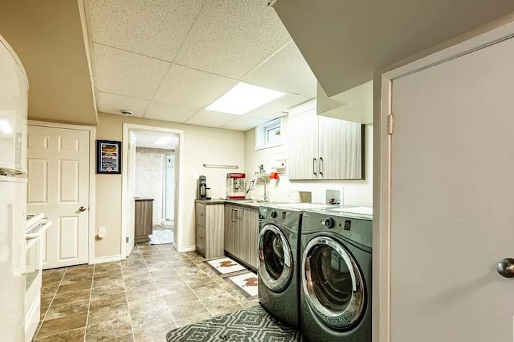 Cozy Spacious 1-br Suite • Kitchen + Laundry - Saint-Albert