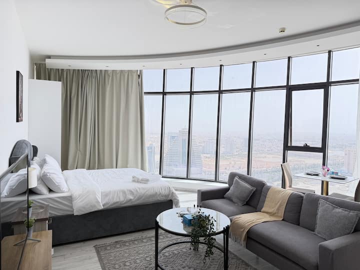 Premium Escape With Panorama City View - Manama