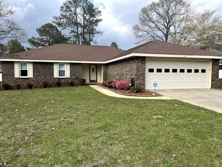 Charming Home Away From Home - Warner Robins, GA