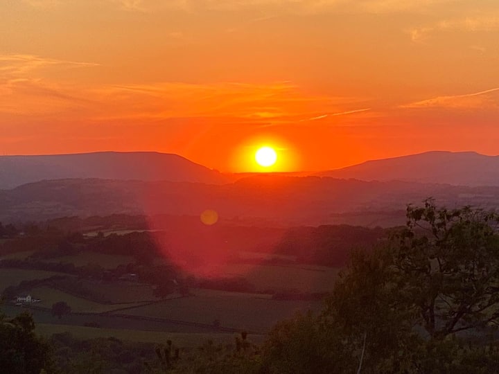 Countryside House With Hot Tub Sleeps 14 - Chepstow