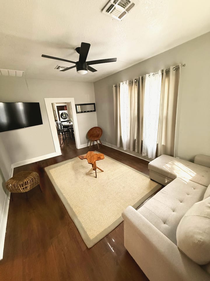 Old‑town Cottage - Walk To River & Downtown Nb - New Braunfels, TX