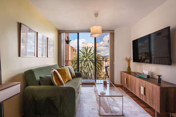 Apartment With Balcony - Modern Stylish Retreat - Cuenca