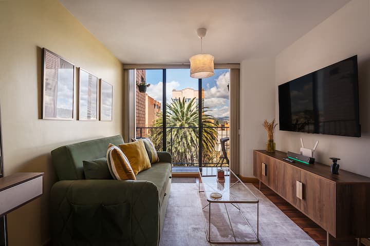1br Designer Apt W/balcony | 2 Tvs & 1gbps Wifi - Cuenca