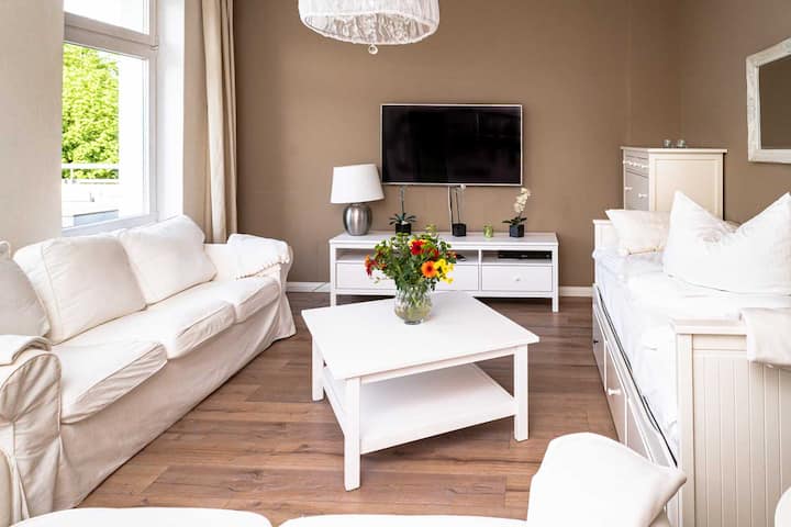 Cblue „Hühnergott“ 85 M² Mit Tiefgarage, Terrasse - Rostock