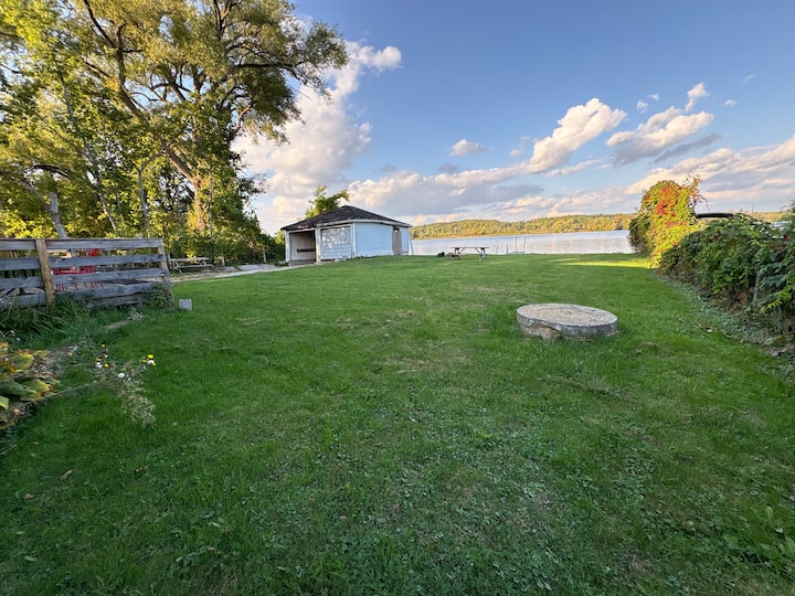 Beautiful Riverfront House - Campbellford