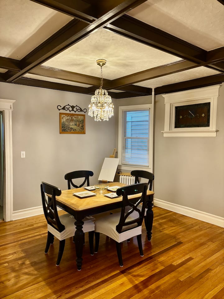 King Bed  |  Reclining Bed  |  Full Cafe  |  Mtr - Bloomfield, NJ