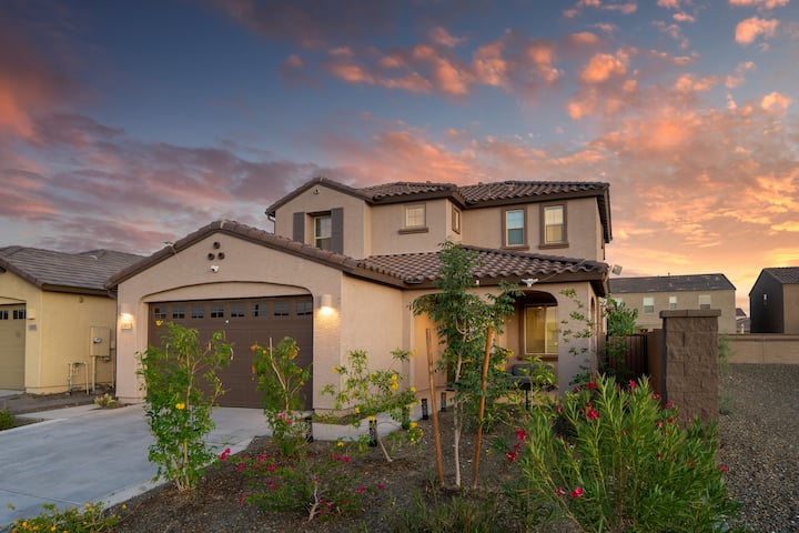 Next Gen Luxurious Home With Separate Guest Suite! - Glendale, AZ