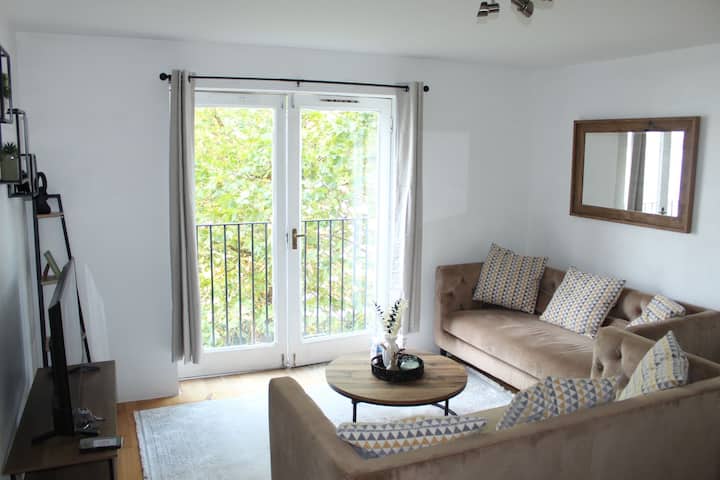 Luxe Riverside Retreat, Uberboat 02, Free Parking. - Woolwich