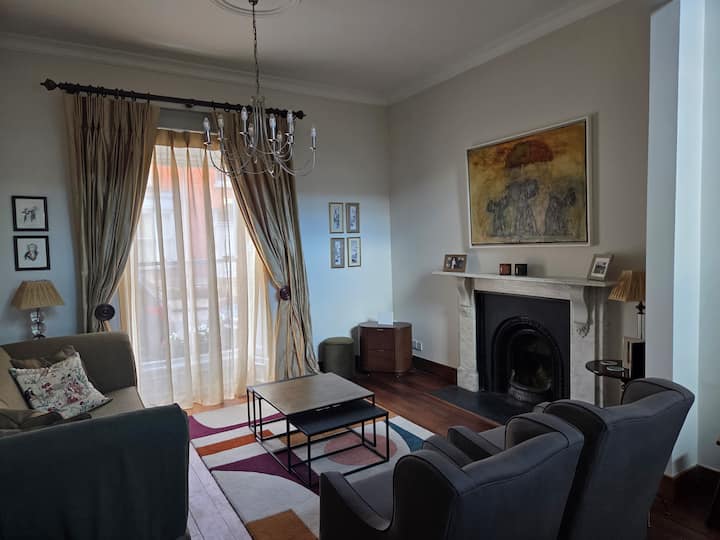 Stylish House In Great Location Near City Centre - Dublin
