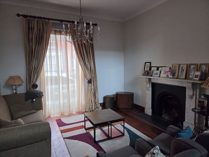 Stylish House In Great Location Near City Centre - Dún Laoghaire