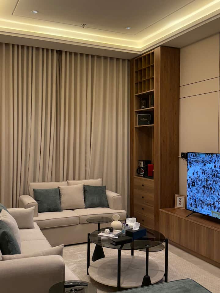 شقه فندقيه فاخره ثلاث غرف وصاله جديده المونسيه - Riyadh