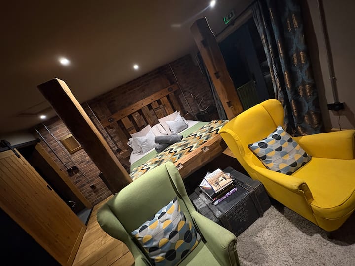 The Mash Tun - Monstrous Swank In A Sleepy Village - Lincolnshire