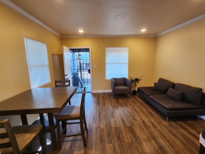 Economy Class - La Rental - Los Angeles, CA