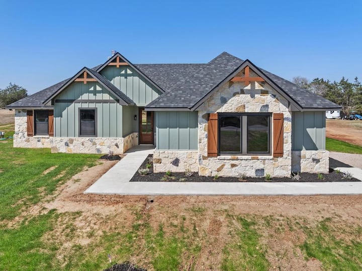 Modern Farmhouse Retreat | Leon's Crossing - Carousel, Giddings