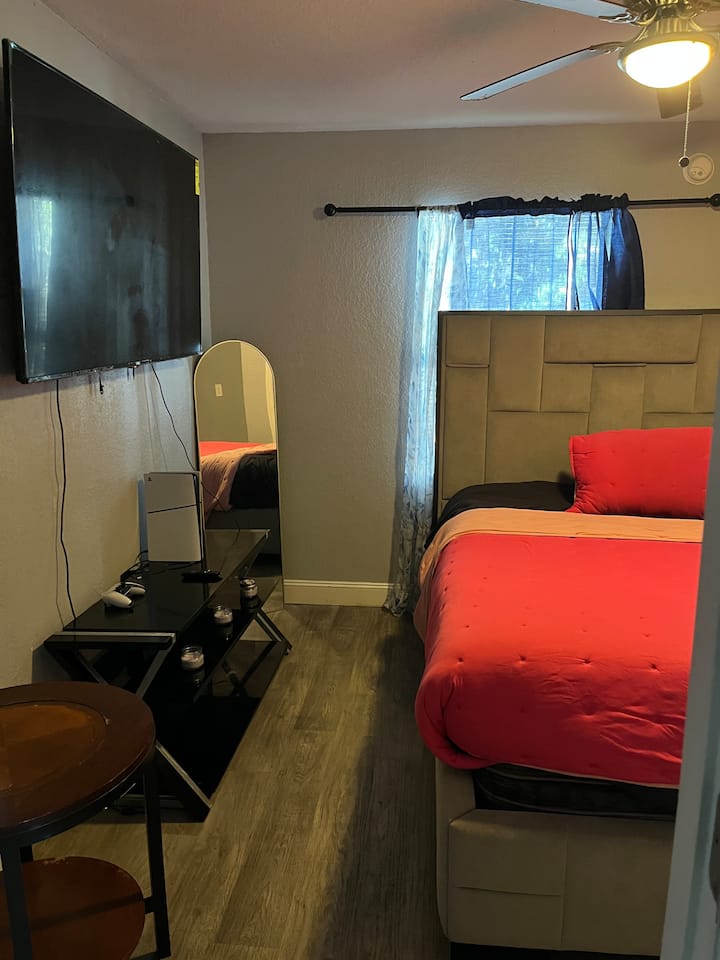 Built In Wi-fi, Peaceful And Centrally Located - Tallahassee, FL