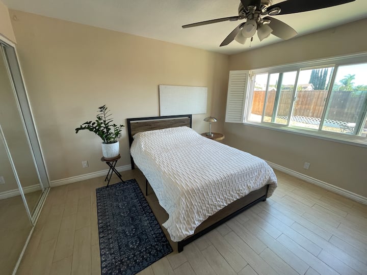 [Women Only] Sunny Bedroom / Shared Bathroom - Brea, CA