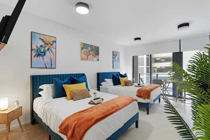 Vibrant Getaway/deck&pool/walk To Bayside&hotspots - Miami, FL