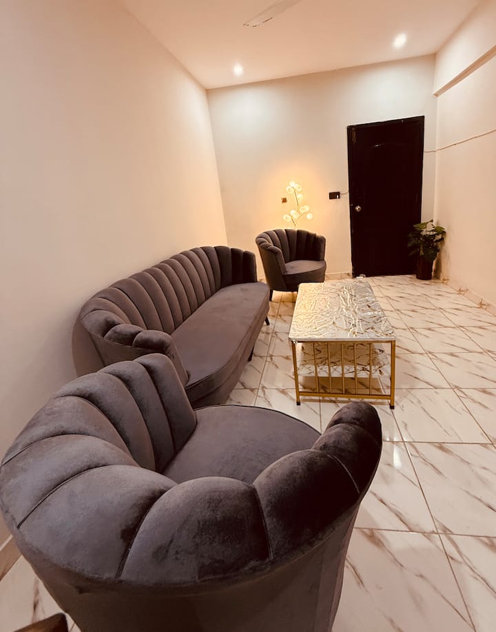 The Clifton Den - Affordable Cozy Stay - Karachi