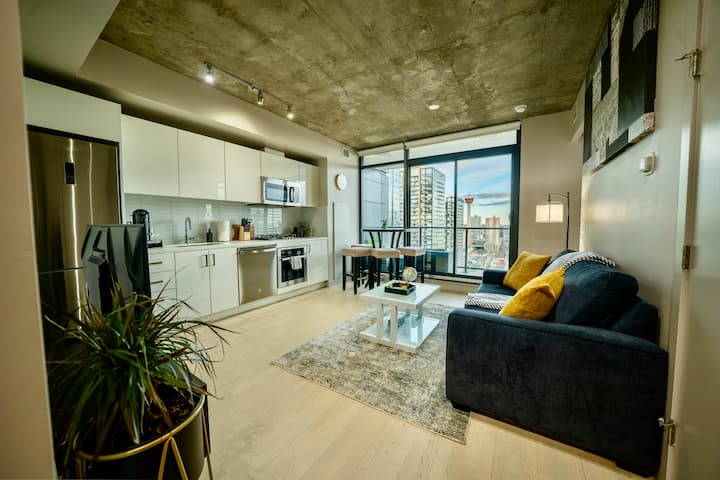 Downtown Condo | Tower View + Free Parking | Gym - Calgary