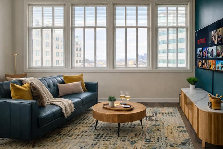 Free Parking+skywalk+lucas Oil +Convention Center - Indianapolis, IN