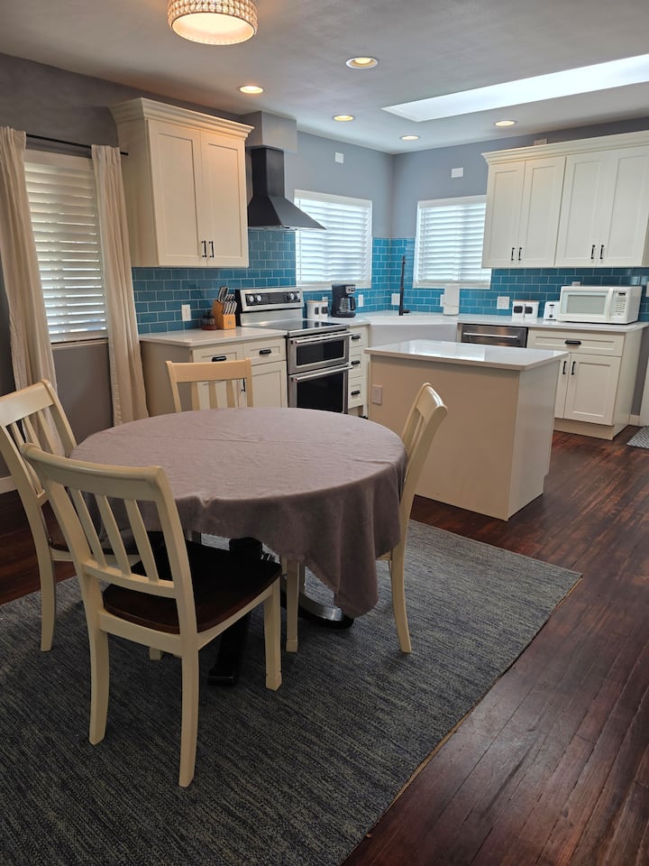 Quiet House With Big Yard - Seattle, WA