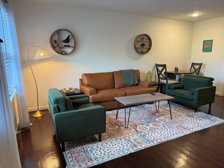 The Oakley < 1 Mile From University Of Arkansas - Fayetteville, AR