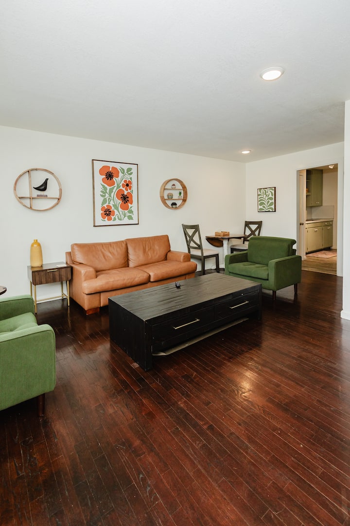 The Oakley < 1 Mile From University Of Arkansas - Fayetteville, AR