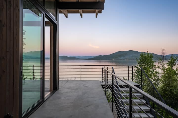 Modern Lakeside Oasis
Stunning Sunsets & Hot Tub - Sandpoint, ID
