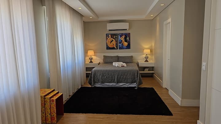 Cobertura Luxo De 300 Metros, Melhor Localização - Porto Alegre