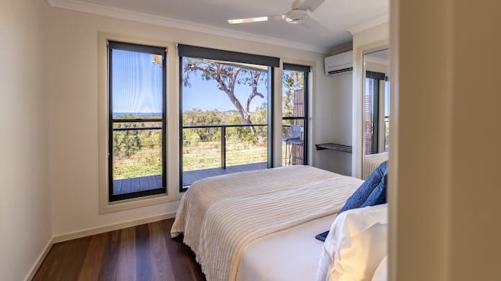 1770 Luxury Off-grid Cabin | Ocean Sunrise - Agnes Water