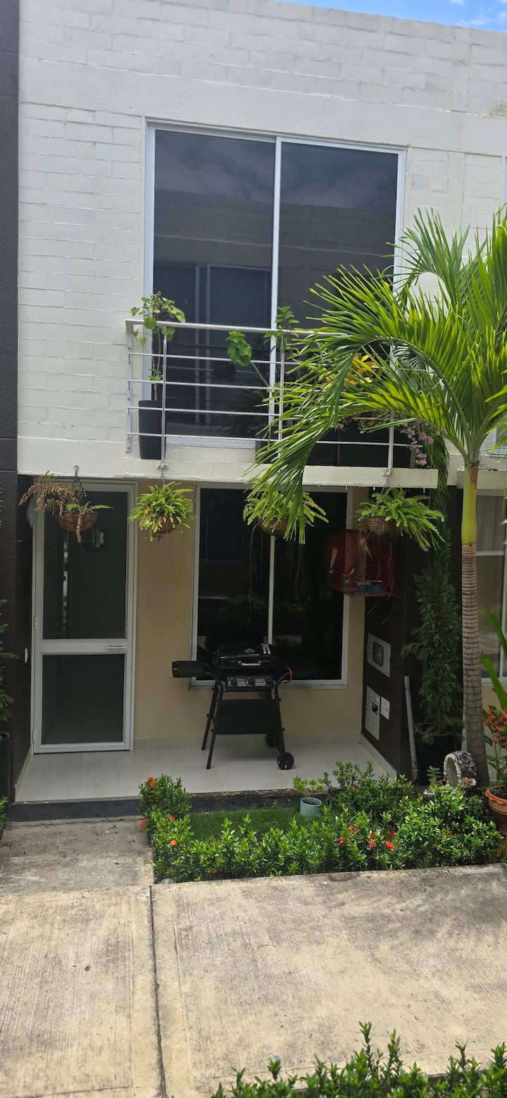 Casa Amplia Y Comoda Para Descansar Y Compartir - Girardot