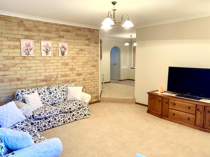 Room Near Morley Train Station For 2 Female Guests - Perth