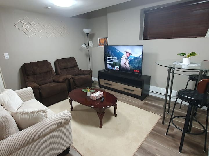 Welcome To Your Cozy 2 Bedroom Private Suite - Saskatoon