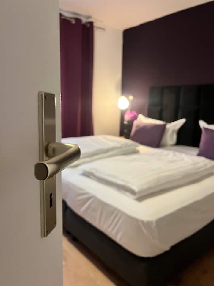 Purple Escape | Balkon | Netflix | Zentral - Saarbrücken