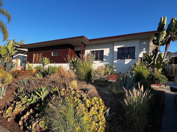 Classic 1950 Mid-century Modern Home - Pasadena, CA