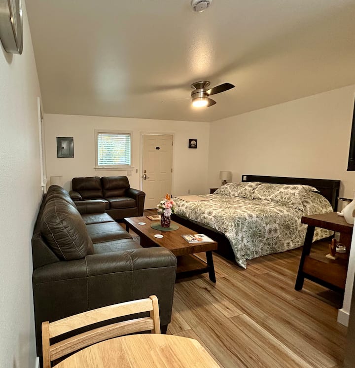 Polar Bear Den Cabin #6 - Fairbanks, AK