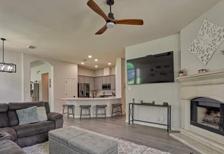 Lake Conroe Getaway • Boat Ramp Access + Sleeps 13 - Conroe, TX