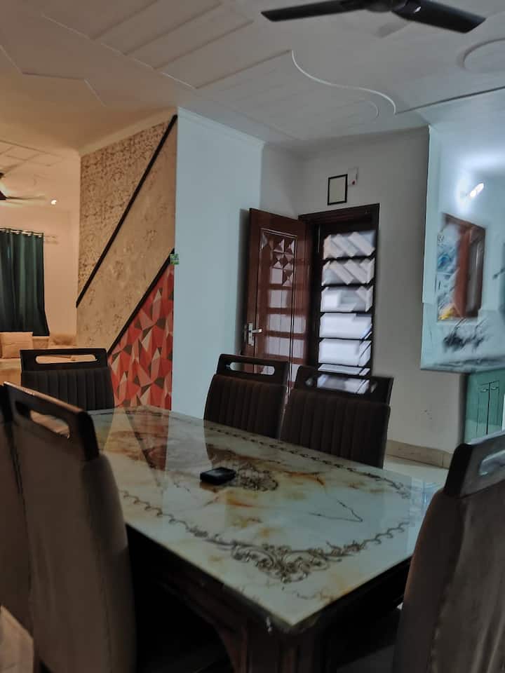 3bhk| Airport Chowk | Prime Location | First Floor - Sahibzada Ajit Singh Nagar