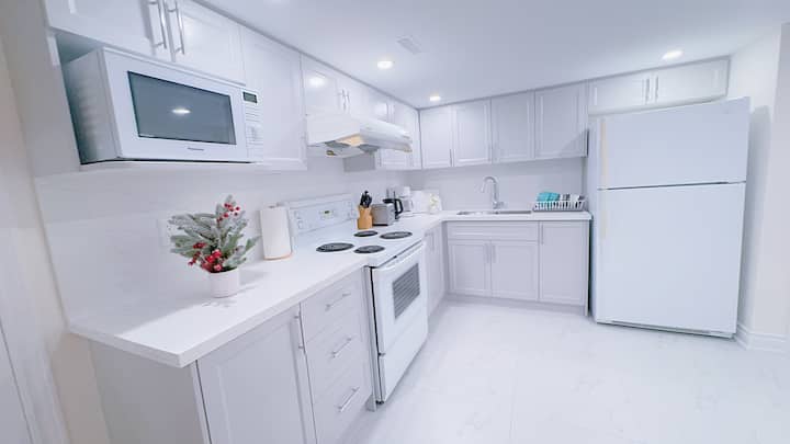 Beautiful Cozy 2 Bedroom With Private Kitchen - Markham